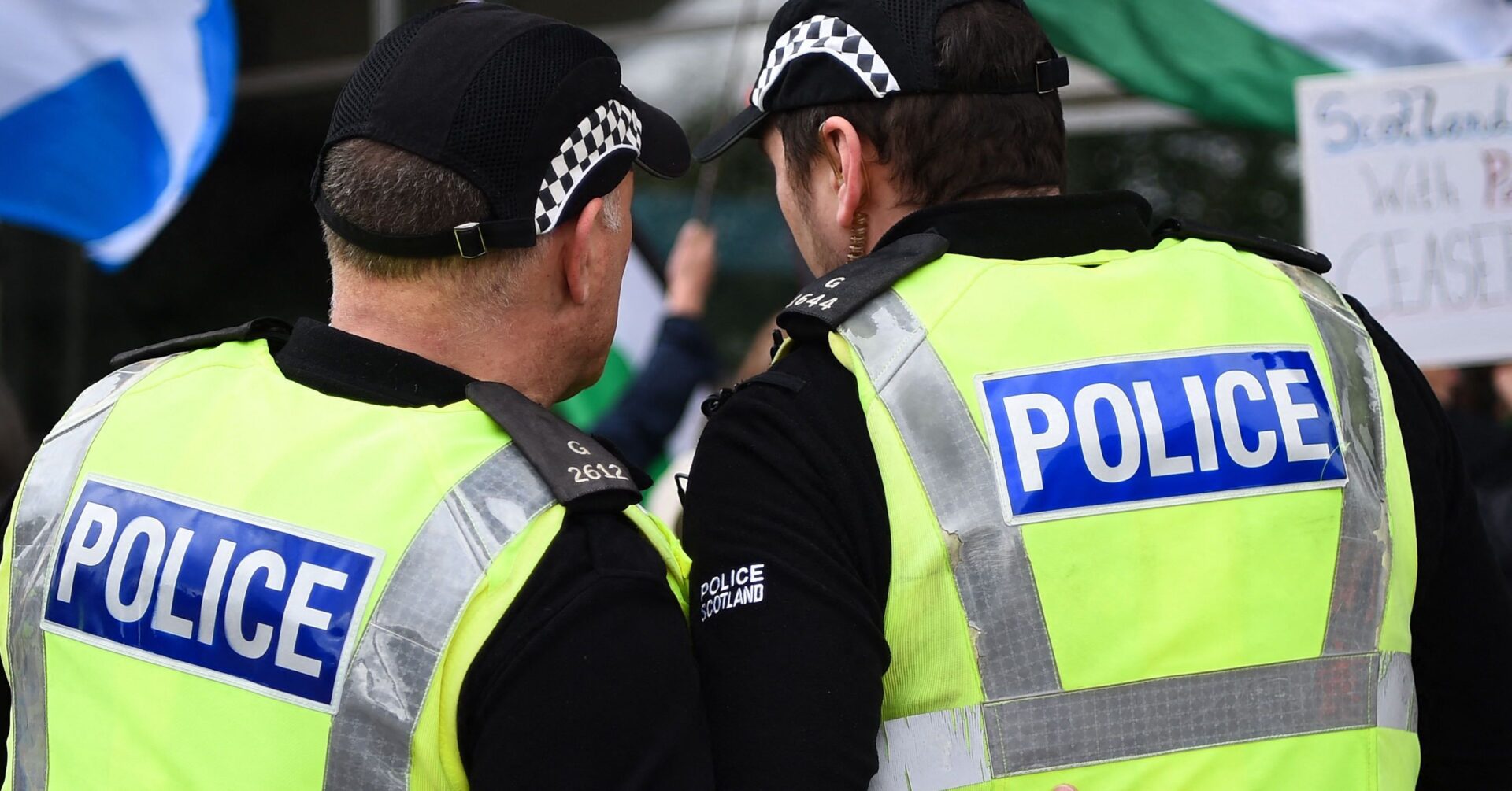 Av, av, av: Fan skåret med barberblad efter playoff-kamp