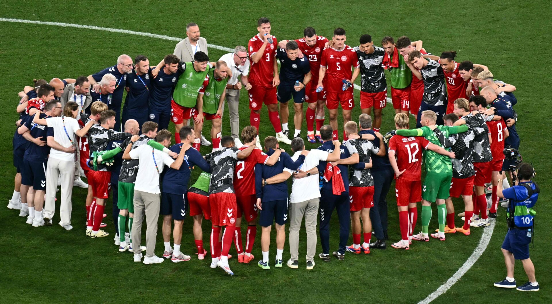 Gravesen peger fingre af én dansker