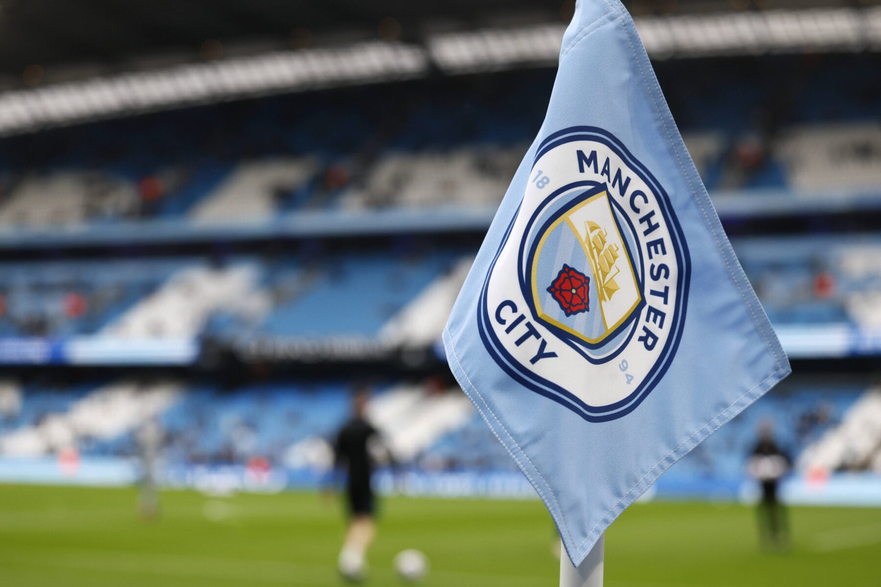 Manchester City fyrer cheftræner