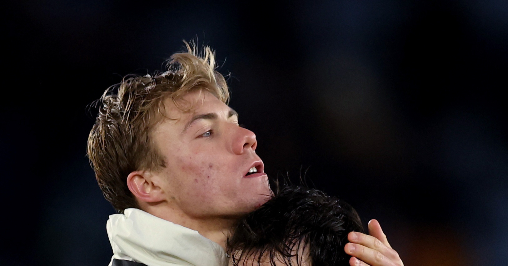 Brian Riemer jubler over Rasmus Højlund