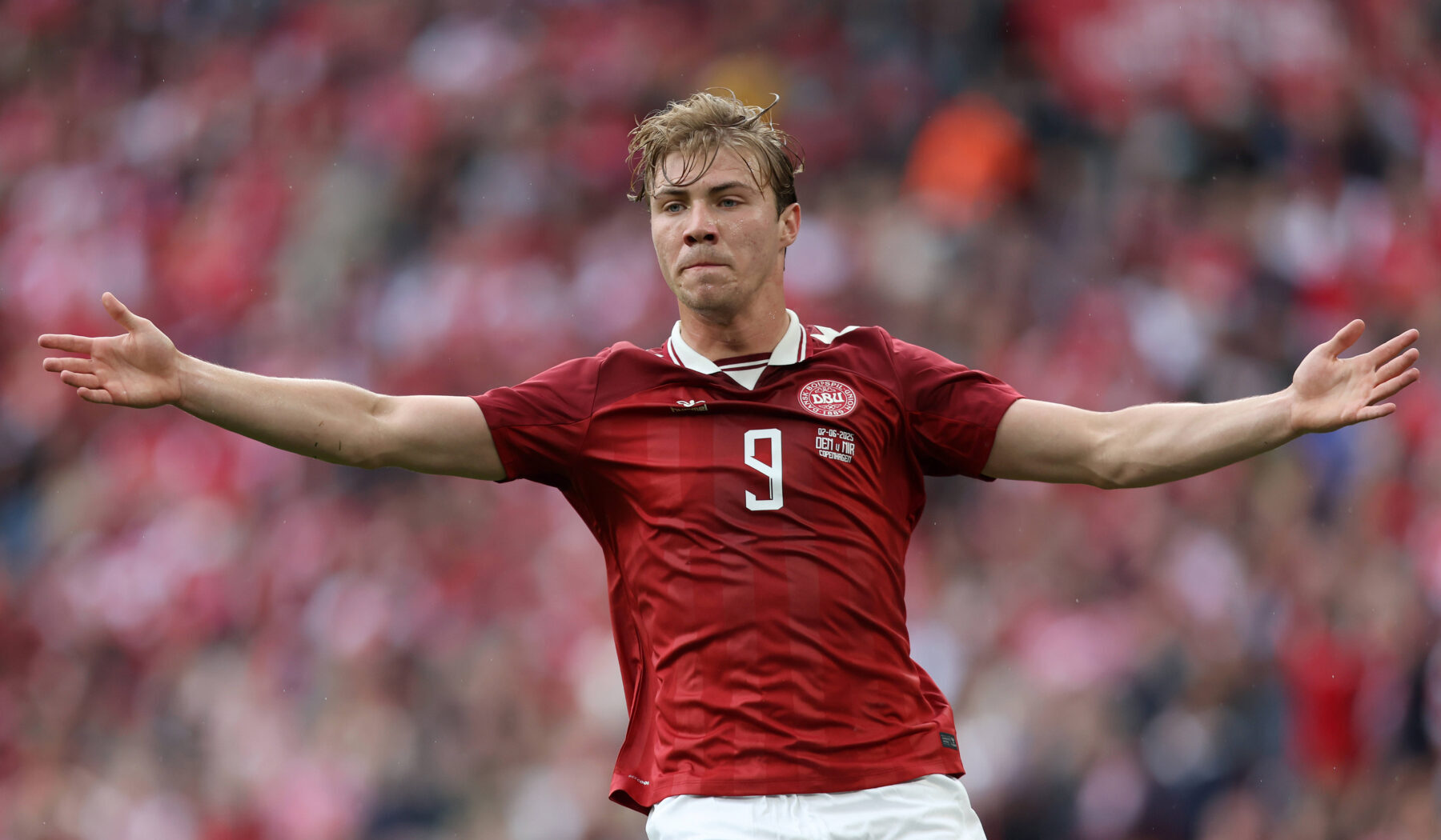 Brian Riemer smider Højlund-bombe