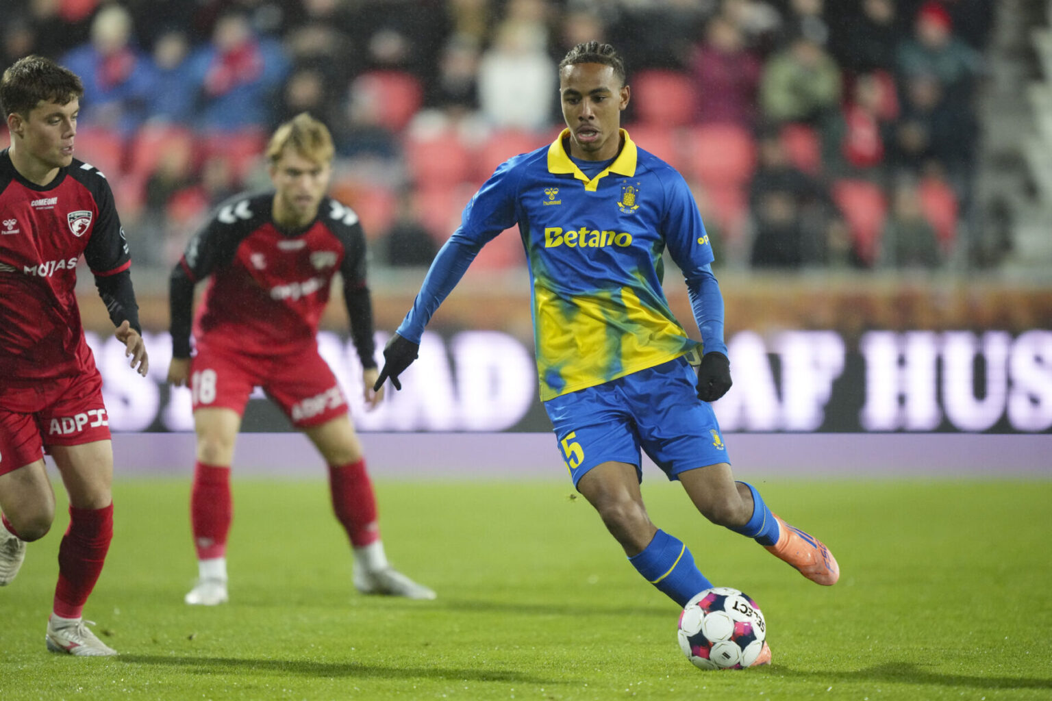 Skriver kontrakt med Jacob Ambæk