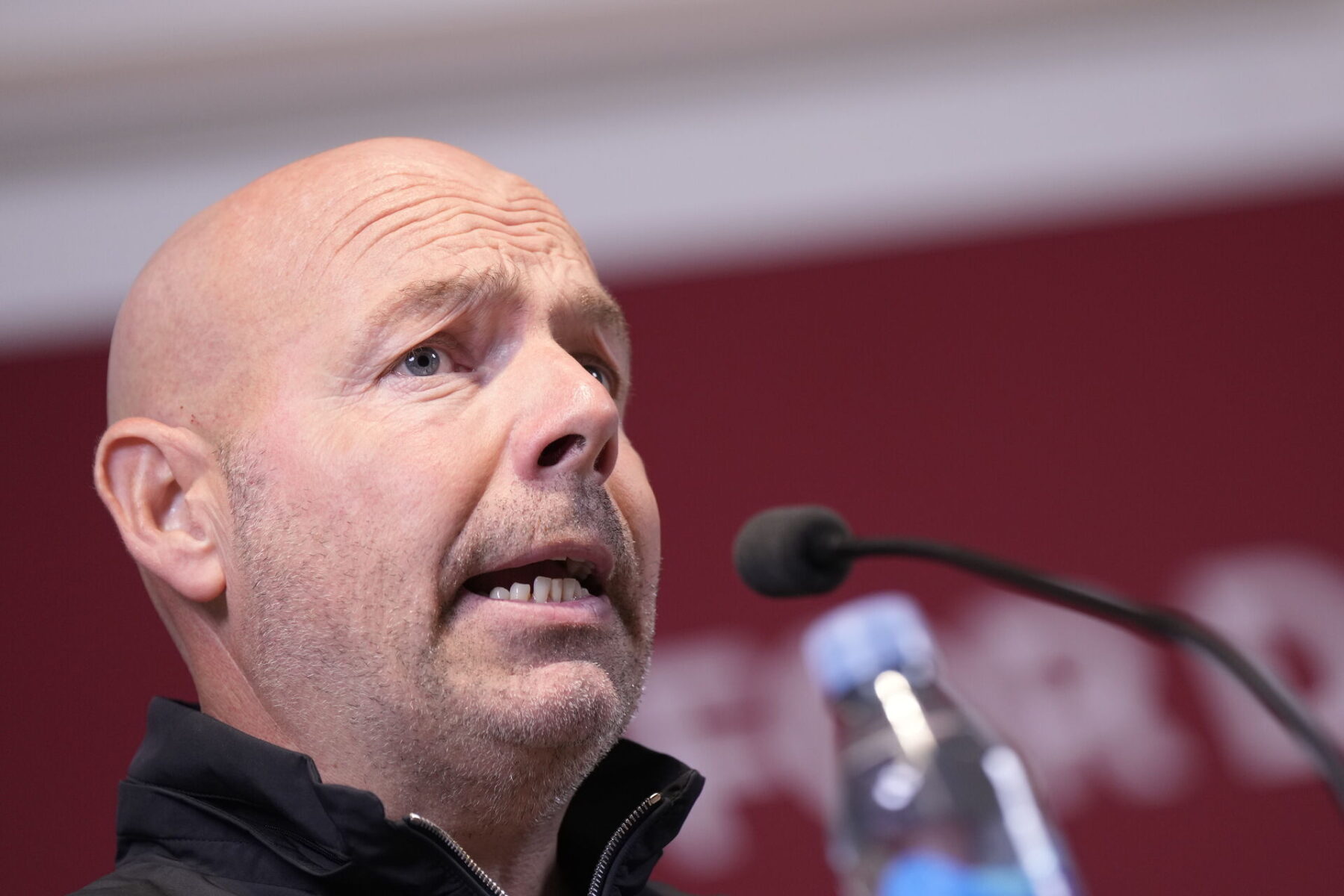 Danskere i chok: 'Brian Riemer har udtaget den forkerte spiller'