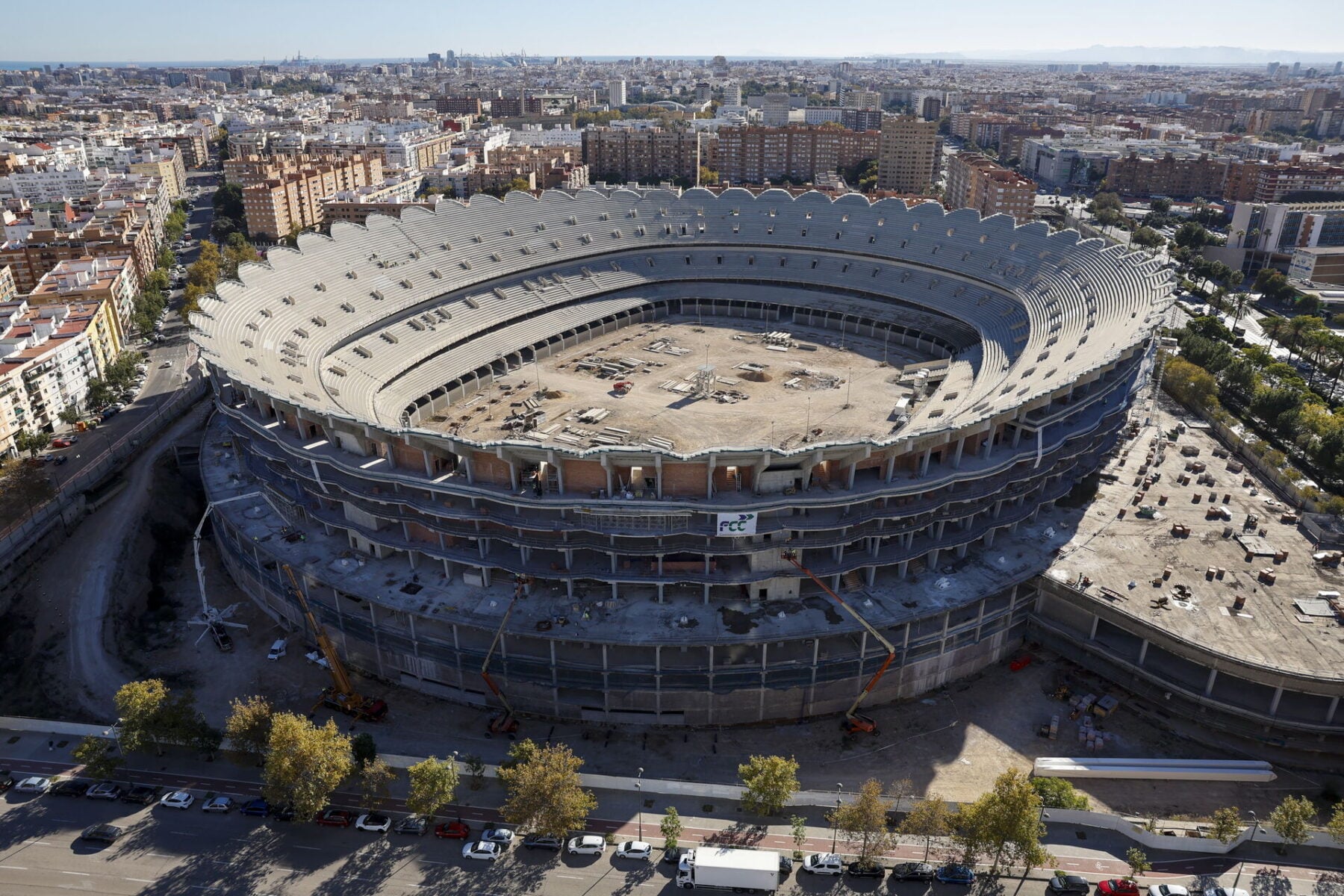Nye billeder afslører: Byggeriet af 'verdens bedste stadion' genoptages ...