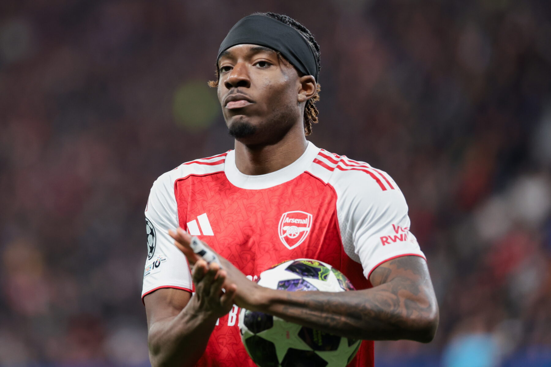 Arsenal reddet af tyndt straffespark: Nu bryder Madueke tavsheden